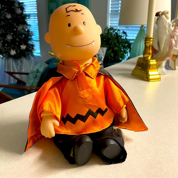 Peanuts Charlie Brown | Toys | The Vampires Charlie Brown Was An ...